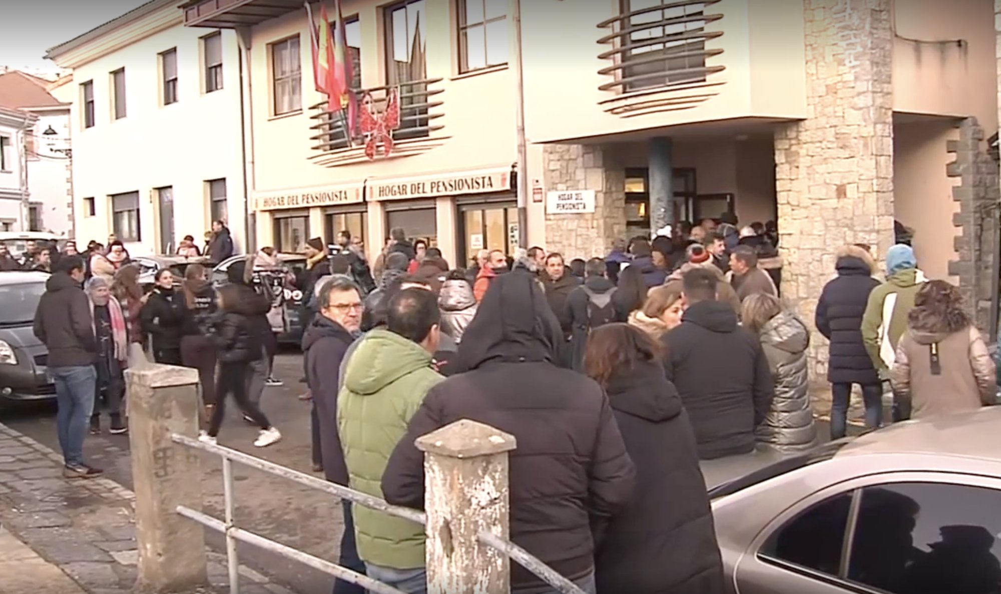 Winnaars van Spaanse jackpot ruziënd over straat: er lijkt gerotzooid ...