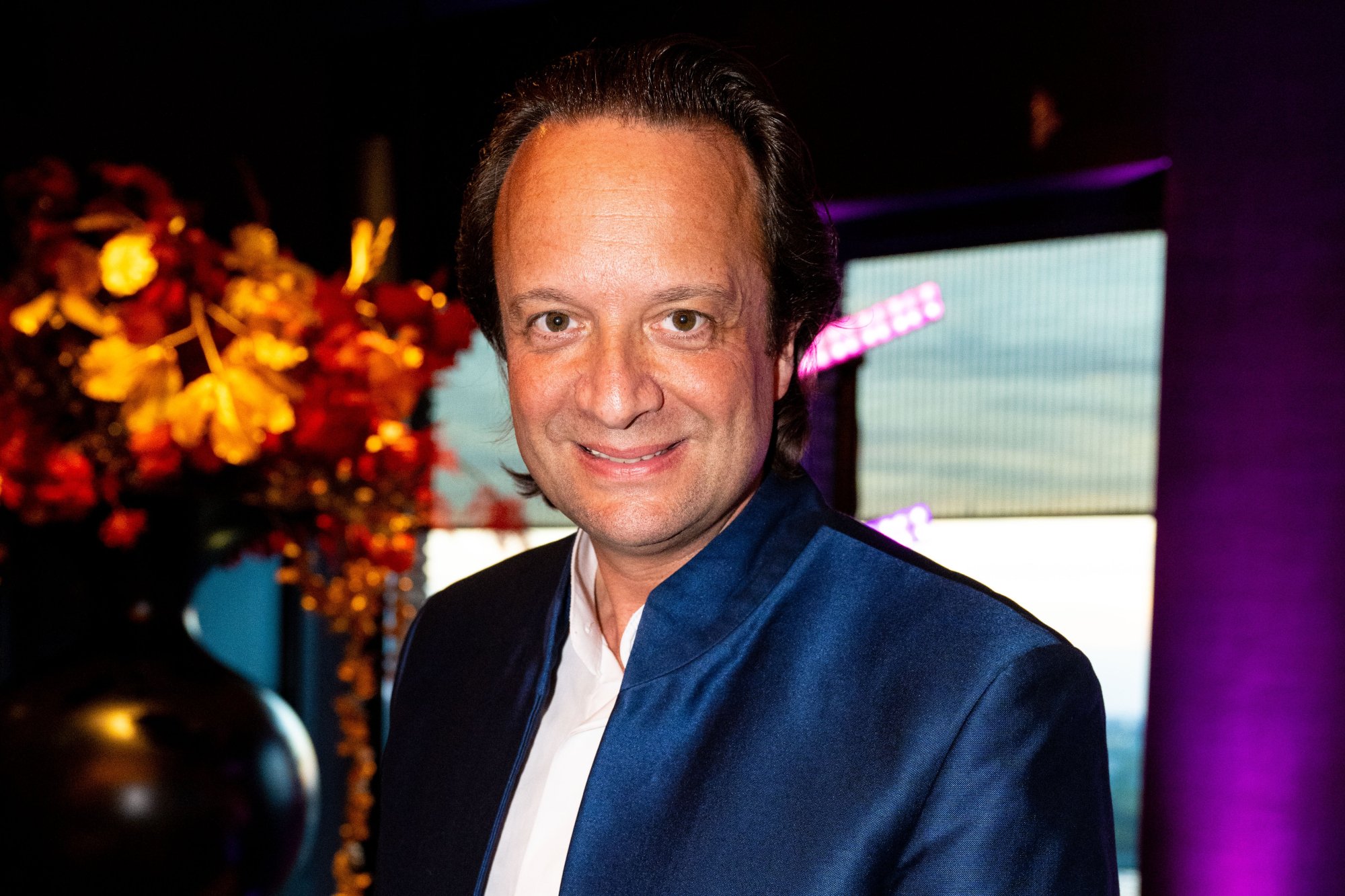 Tributezanger William Janz blijft optreden ondanks aantijgingen tegen ...