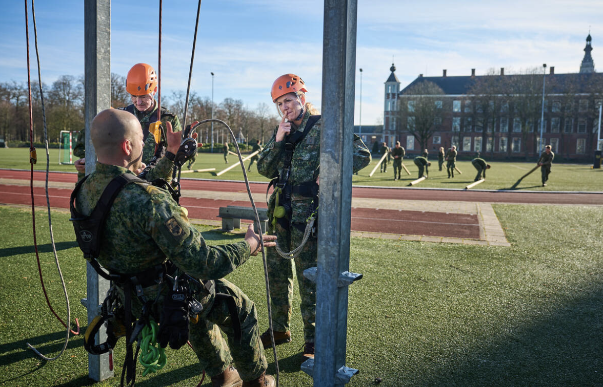 In beeld: zo ziet de militaire opleiding van koningin Máxima eruit