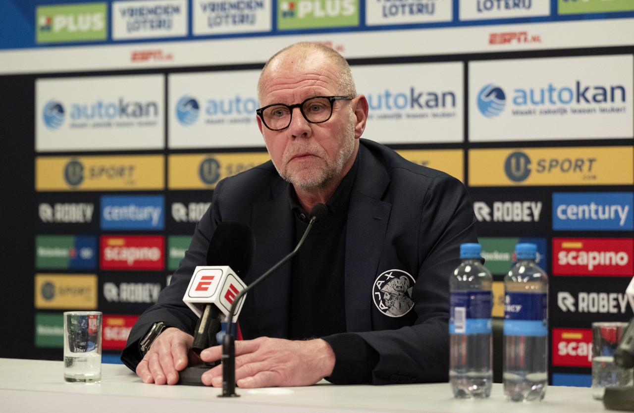 Ajax vervangt interim-trainer Grim: 'Er moet iets veranderen'