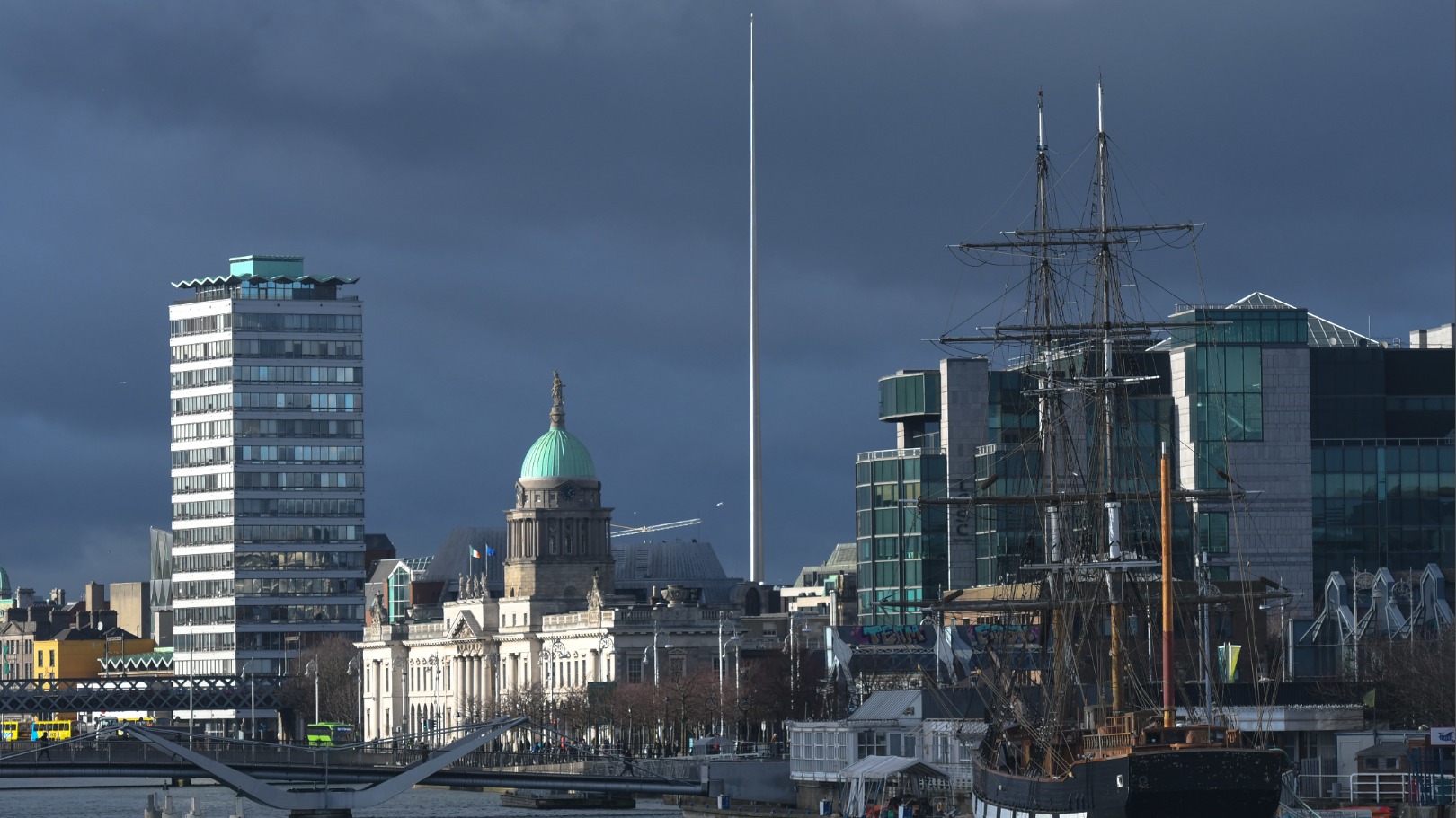 Dublin krijgt Palestijnse vlag niet van iconisch monument af ...