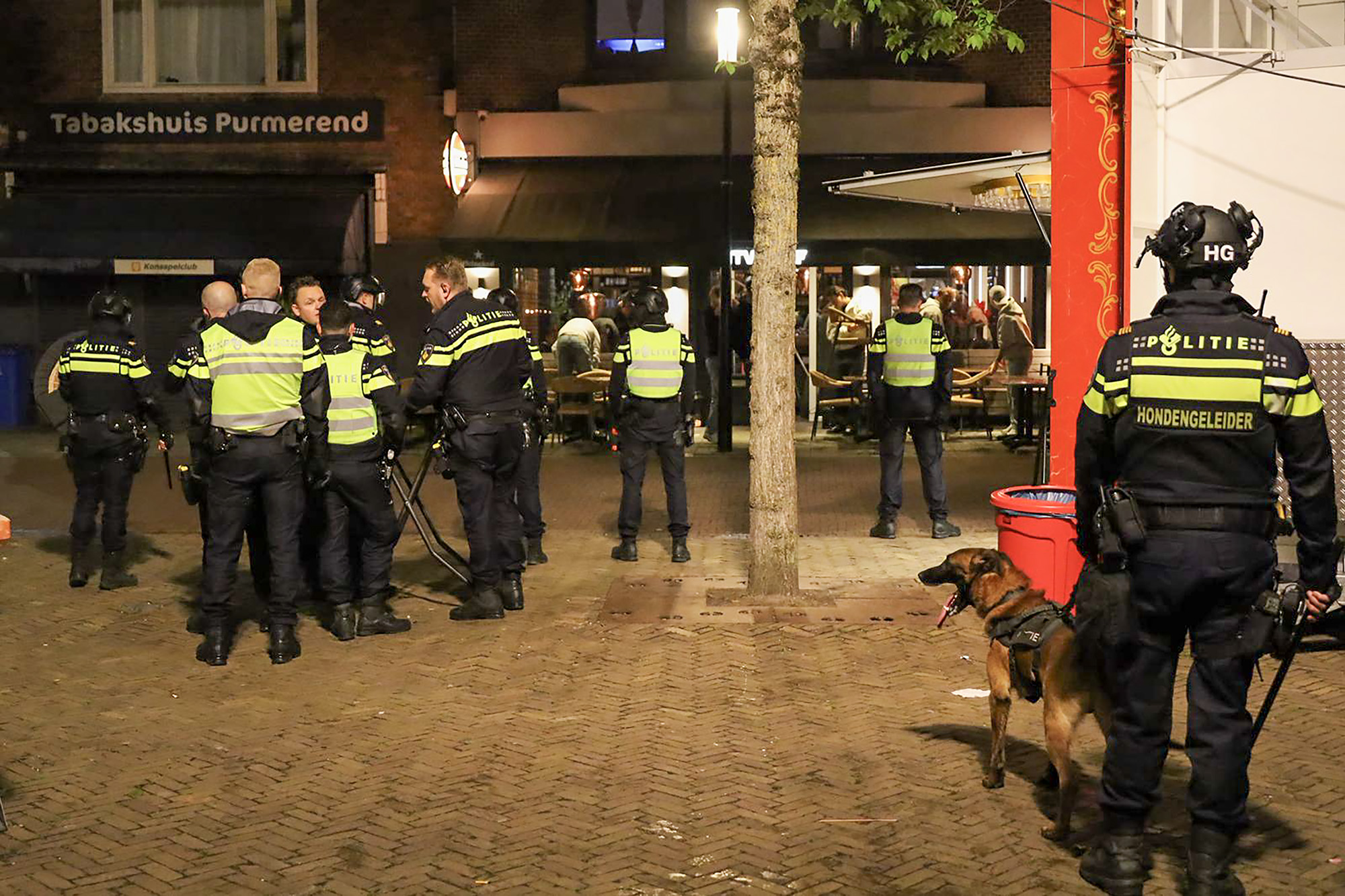 Jongeren vallen politie aan na vechtpartij op kermis in Purmerend