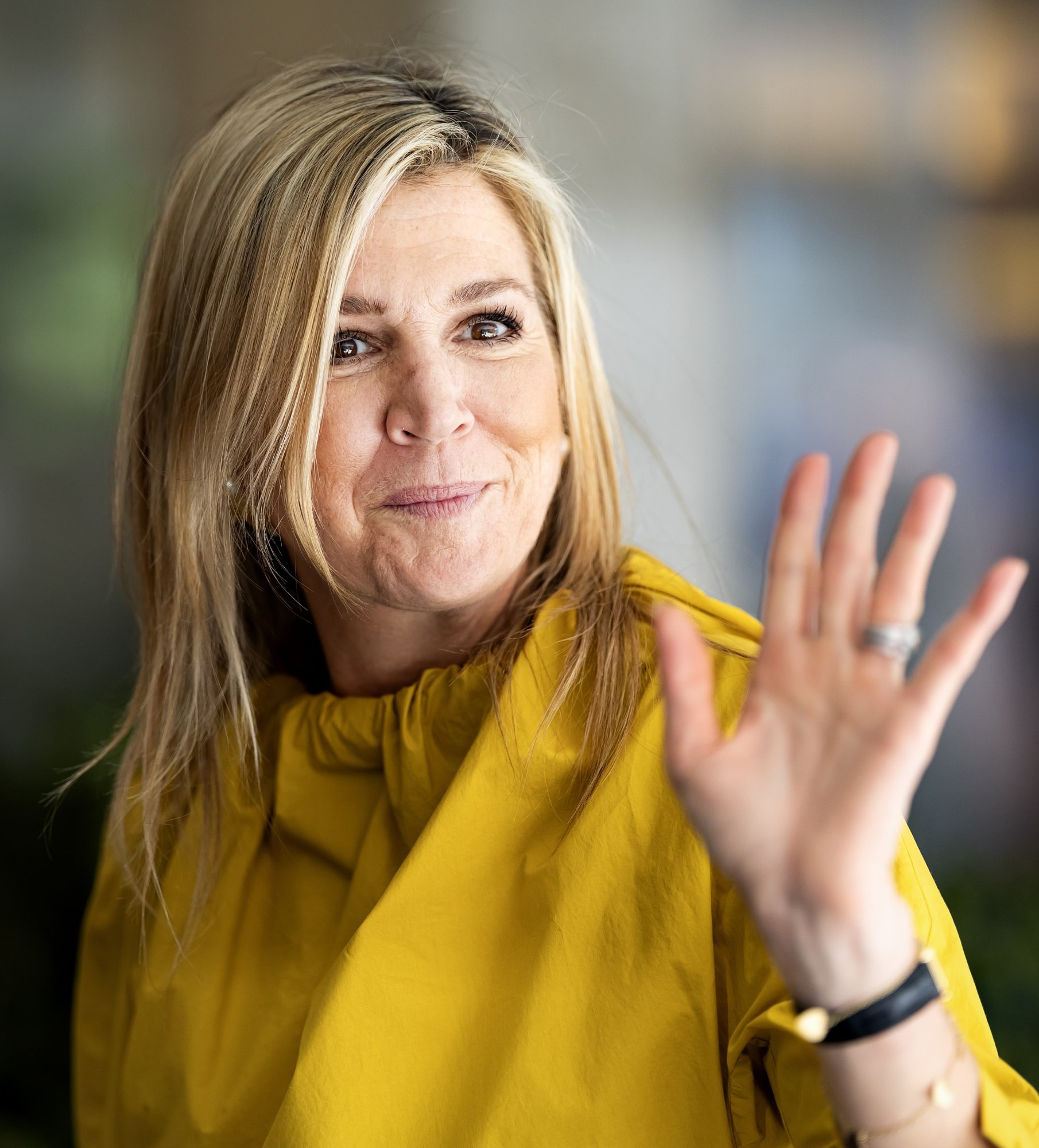 Máxima snuffelt tussen specerijen tijdens bezoek in Leiden: 'Ik hou ...
