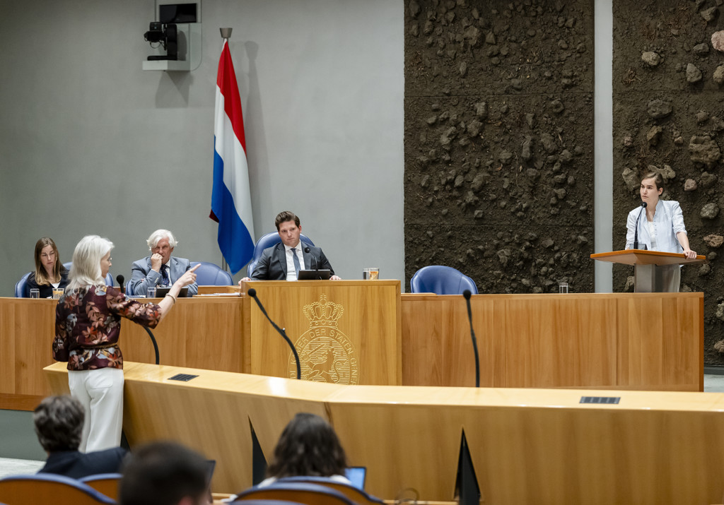 Groot deel Kamer botst met FVD'er De Vos om 'extreemrechtse zweem'