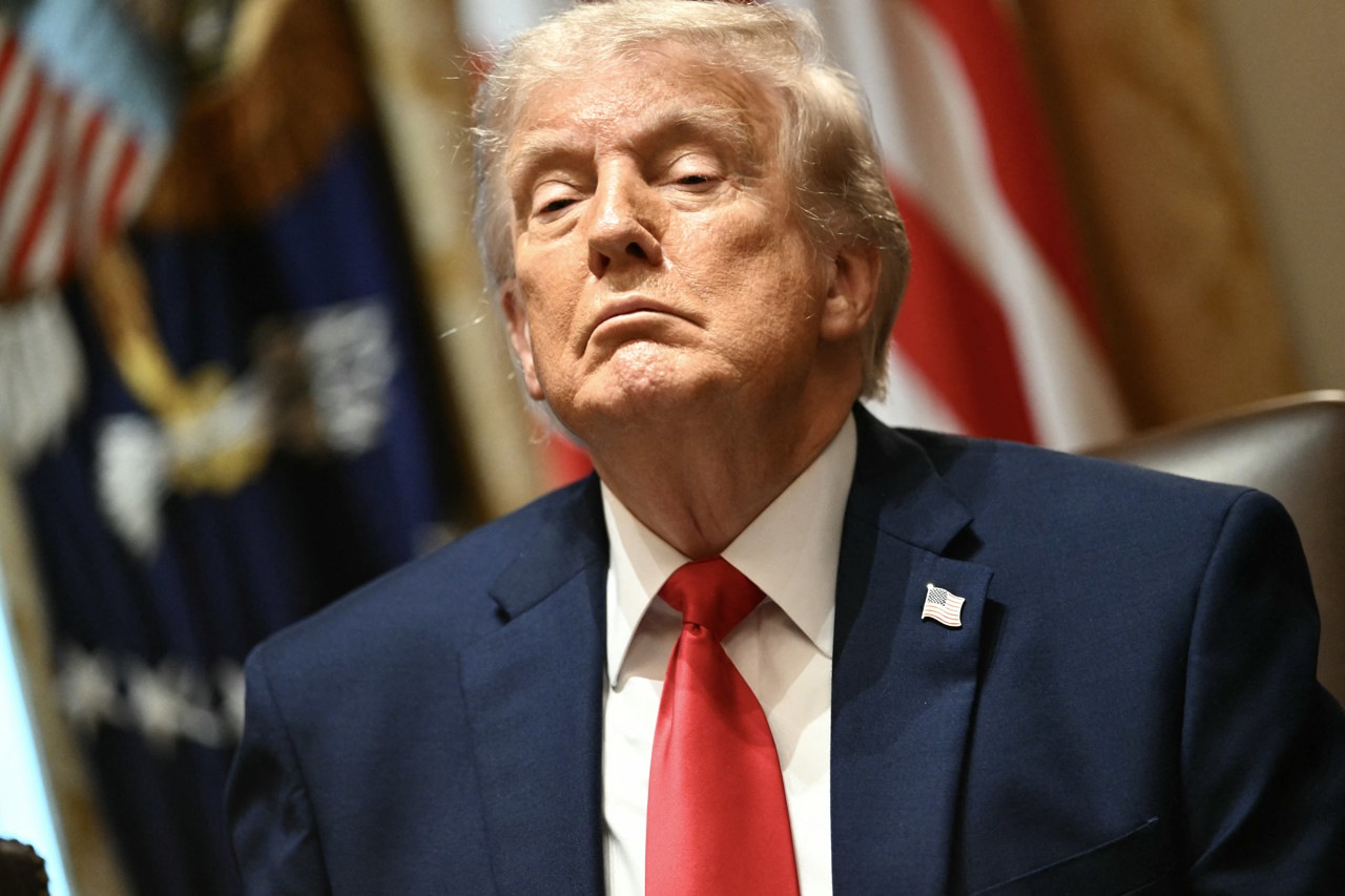 Rechter fluit Trump terug: zijn naam moet weg van Kennedy Center in ...