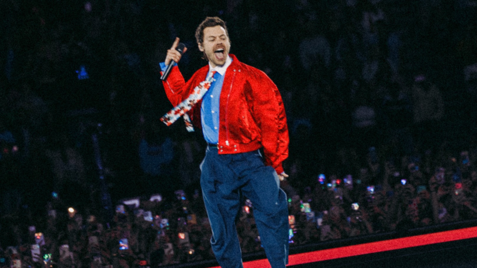 Harry Styles' handwritten message in Het Parool newspaper drives up ...