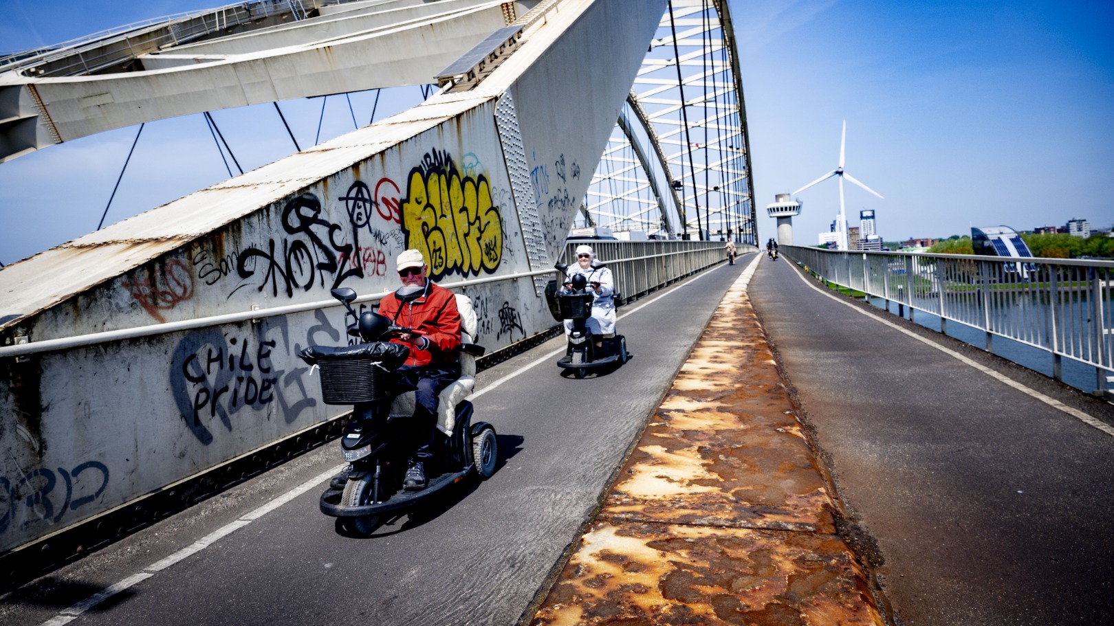 Niet genoeg geld: Rijkswaterstaat stelt onderhoud aan wegen uit