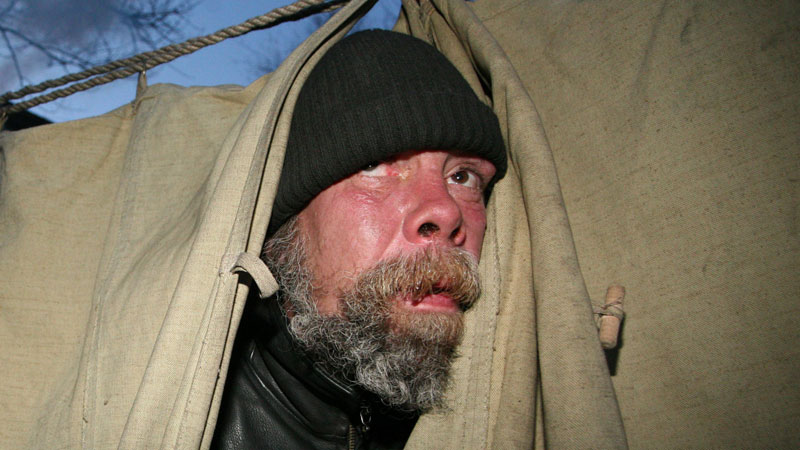 Daklozen warmen op in bordeel