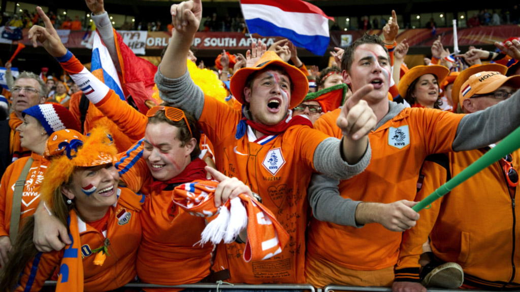 1 op de 5 Oranjefans is bijgelovig | RTL Nieuws | RTL.nl
