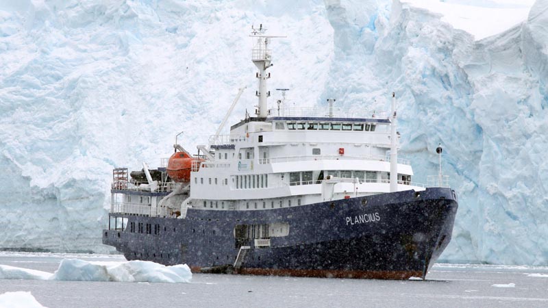 Nederlands schip strandt bij Antartica