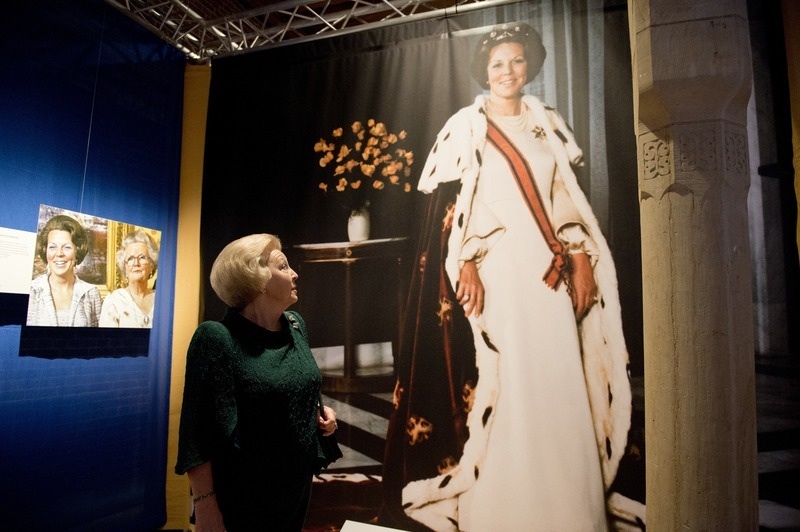 Prinses Beatrix bezoekt Onze Koningin