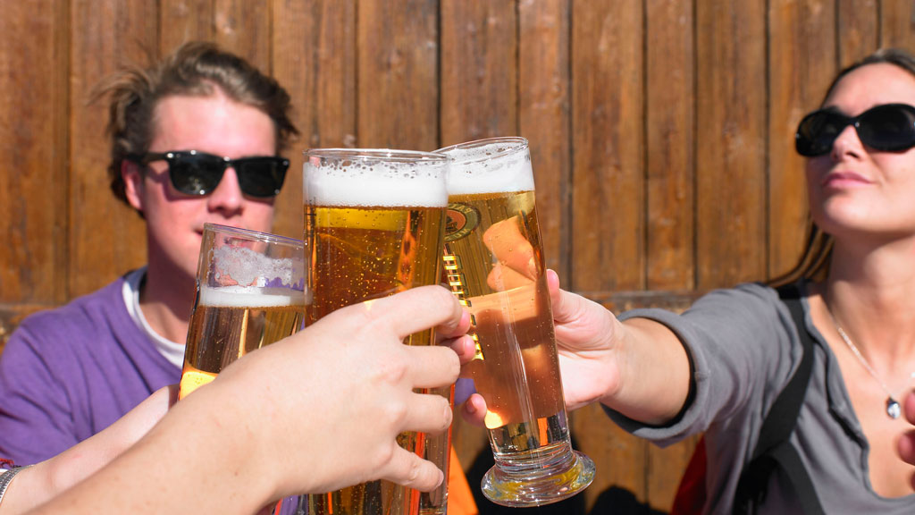Proost! Nederlander drinkt 83 liter bier