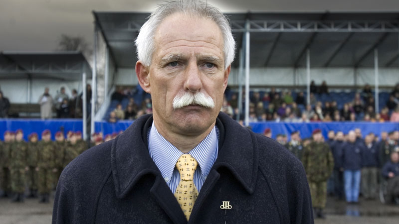 Wordt commandant Karremans vervolgd?