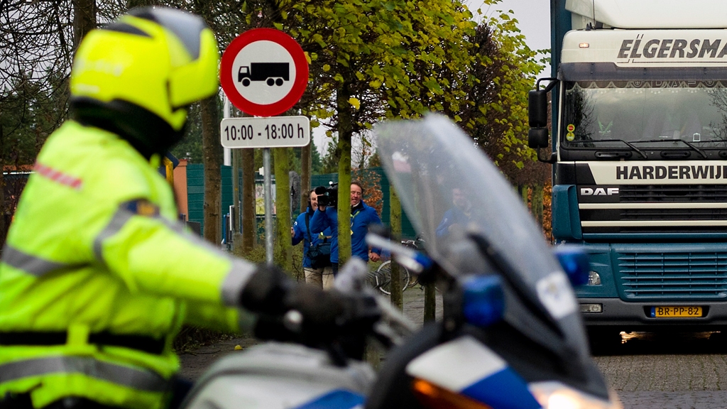 Dronken man rijdt motoragent aan