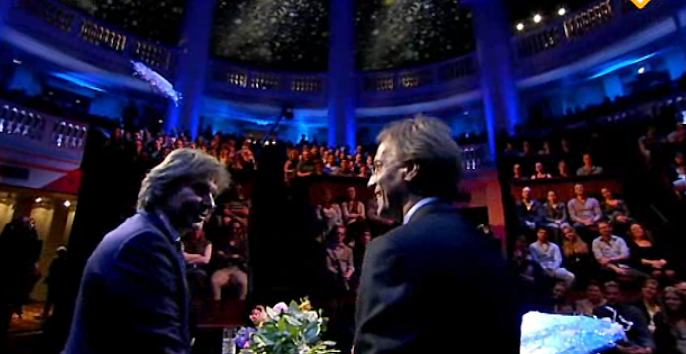 Bijna miljoen kijkers voor livecollege DWDD