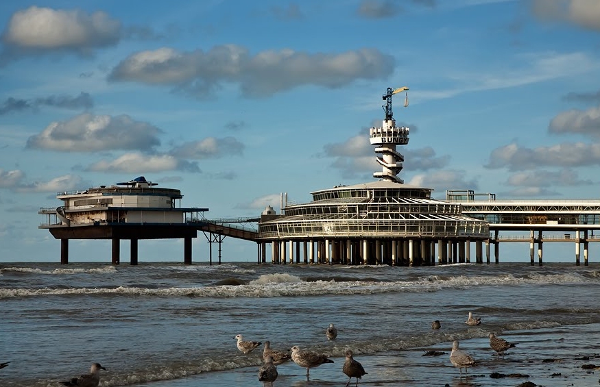 Koper voor Pier in Scheveningen