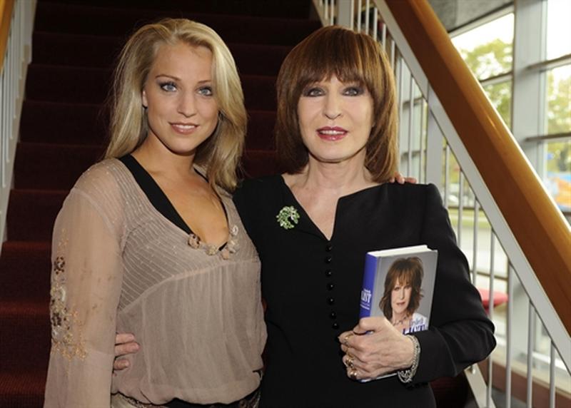 Daphne Flint is weer vrijgezel