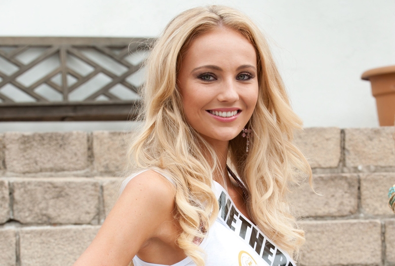 Kelly Weekers naar Miss World-verkiezing | RTL Boulevard | RTL.nl