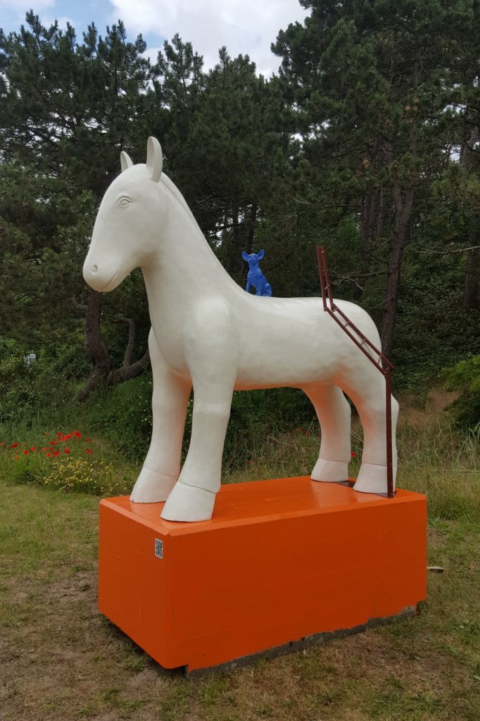 Standbeeld opnieuw vernield: 'We zijn een vissersdorp, wat moet dat ...
